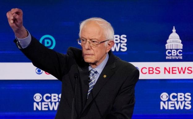 Sanders, blanco de los dardos de sus rivales demócratas | El Correo