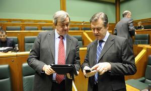 El Parlamento vasco suspende la compra de 'tablets' | El Correo